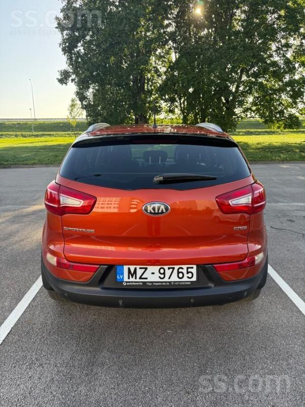 Kia Sportage 2013 Daugavpils vietnē Oranžs Kia Sportage 2013 Daugavpils, ar dzinēja tilpumu 2.00 L un nobraukumu 197 tūkst. km par 7300 €, foto 4 vietnē AUTOMOTO.COM.LV
