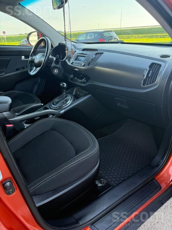 Kia Sportage 2013 Daugavpils vietnē Oranžs Kia Sportage 2013 Daugavpils, ar dzinēja tilpumu 2.00 L un nobraukumu 197 tūkst. km par 7300 €, foto 10 vietnē AUTOMOTO.COM.LV