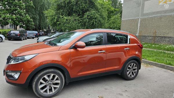 Orange Kia Sportage 2015 in Kaunas, with an engine capacity of 2.00 L and mileage of 104 thousand km for 9700 €, photo 1 on AUTOMOTO.COM.LV