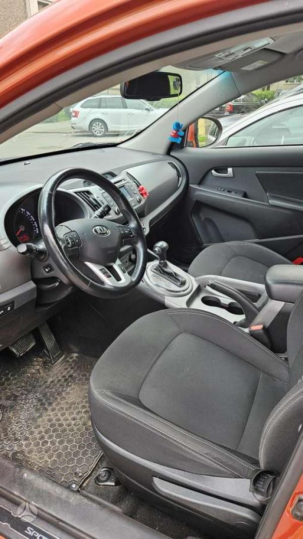 Orange Kia Sportage 2015 in Kaunas, with an engine capacity of 2.00 L and mileage of 104 thousand km for 9700 €, photo 7 on AUTOMOTO.COM.LV