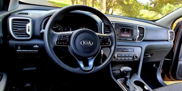 Oranžs Kia Sportage 2017 Viļņa, ar dzinēja tilpumu 2.40 L un nobraukumu 200 tūkst. km par 10500 €, foto 10 vietnē AUTOMOTO.COM.LV
