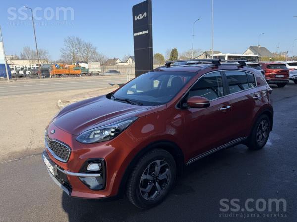 Orange Kia Sportage 2019 in Jelgava, with an engine capacity of 1.60 L and mileage of 183 thousand km for 13300 €, photo 1 on AUTOMOTO.COM.LV