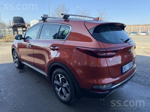 Orange Kia Sportage 2019 in Jelgava, with an engine capacity of 1.60 L and mileage of 183 thousand km for 13300 €, photo 3 on AUTOMOTO.COM.LV