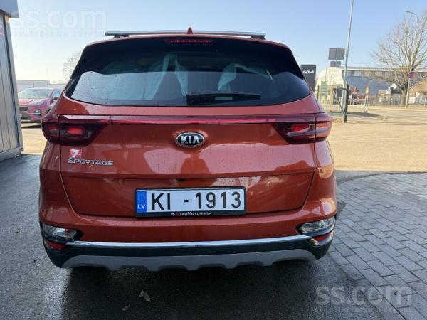 Orange Kia Sportage 2019 in Jelgava, with an engine capacity of 1.60 L and mileage of 183 thousand km for 13300 €, photo 4 on AUTOMOTO.COM.LV