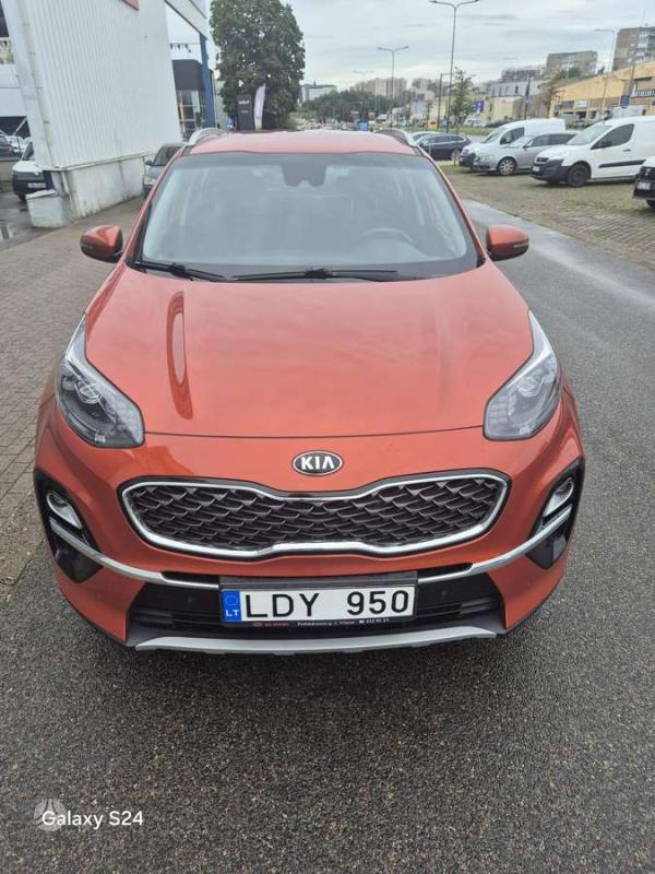 Orange Kia Sportage 2019 in Vilnius, with an engine capacity of 1.60 L and mileage of 114 thousand km for 14300 €, photo 1 on AUTOMOTO.COM.LV