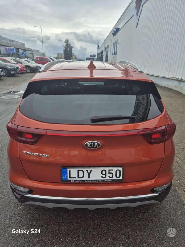 Orange Kia Sportage 2019 in Vilnius, with an engine capacity of 1.60 L and mileage of 114 thousand km for 14300 €, photo 4 on AUTOMOTO.COM.LV