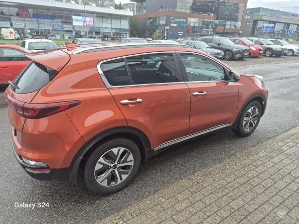 Orange Kia Sportage 2019 in Vilnius, with an engine capacity of 1.60 L and mileage of 114 thousand km for 14300 €, photo 5 on AUTOMOTO.COM.LV