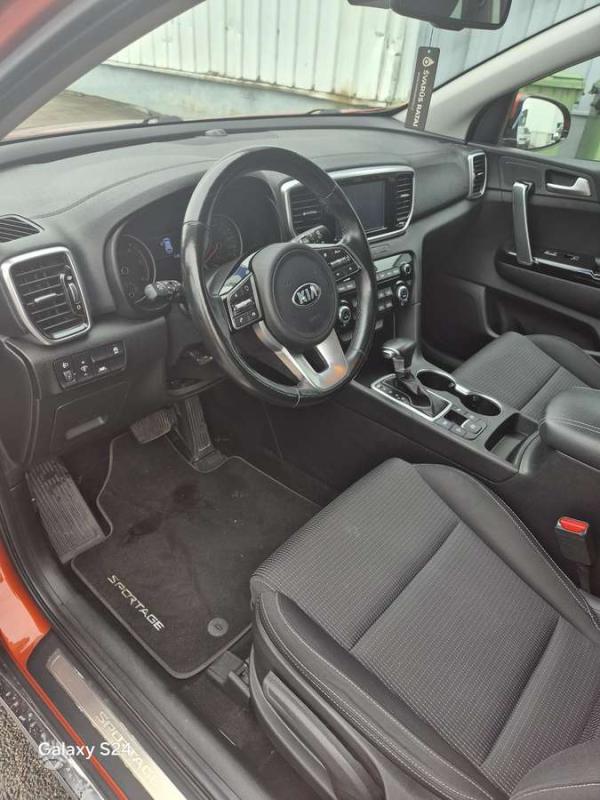 Orange Kia Sportage 2019 in Vilnius, with an engine capacity of 1.60 L and mileage of 114 thousand km for 14300 €, photo 7 on AUTOMOTO.COM.LV