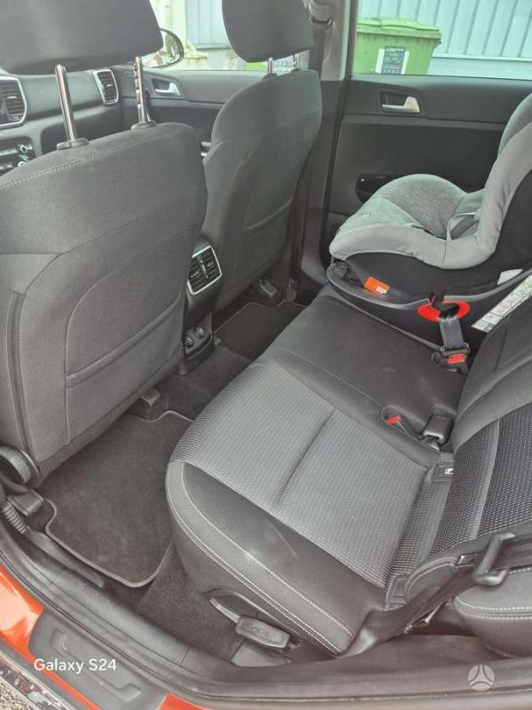 Orange Kia Sportage 2019 in Vilnius, with an engine capacity of 1.60 L and mileage of 114 thousand km for 14300 €, photo 8 on AUTOMOTO.COM.LV