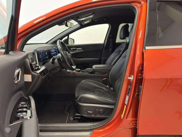 Orange Kia Sportage 2022 in Vilnius, with an engine capacity of 1.60 L and mileage of 94 thousand km for 28490 €, photo 8 on AUTOMOTO.COM.LV