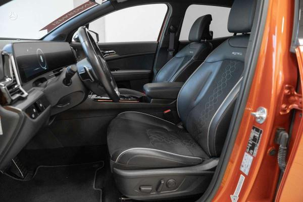 Orange Kia Sportage 2022 in Vilnius, with an engine capacity of 1.60 L and mileage of 94 thousand km for 27900 €, photo 8 on AUTOMOTO.COM.LV