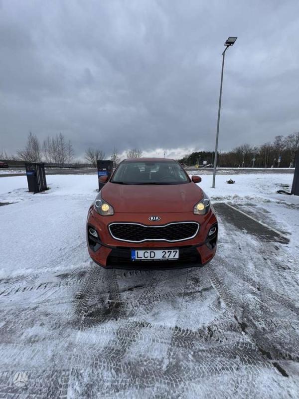 Orange Kia Sportage 2019 in Kaunas, with an engine capacity of 1.60 L and mileage of 103 thousand km for 14200 €, photo 3 on AUTOMOTO.COM.LV