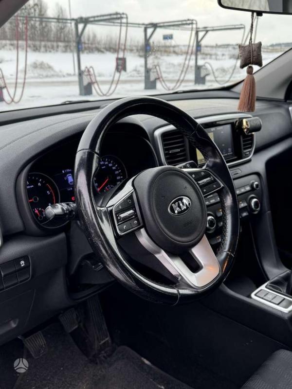 Orange Kia Sportage 2019 in Kaunas, with an engine capacity of 1.60 L and mileage of 103 thousand km for 14200 €, photo 9 on AUTOMOTO.COM.LV