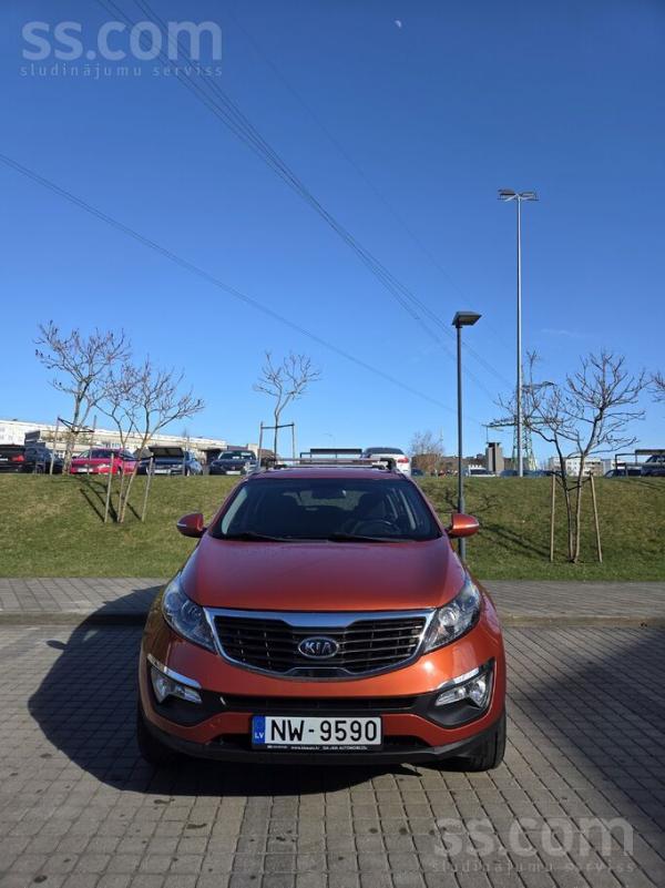 Orange Kia Sportage 2011 in Riga, with an engine capacity of 2.00 L and mileage of 183 thousand km for 8500 €, photo 2 on AUTOMOTO.COM.LV