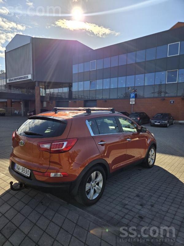 Orange Kia Sportage 2011 in Riga, with an engine capacity of 2.00 L and mileage of 183 thousand km for 8500 €, photo 3 on AUTOMOTO.COM.LV