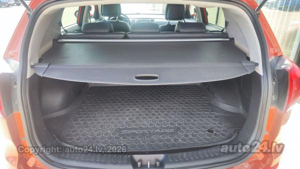 Orange Kia Sportage 2015 in Tallinn, with an engine capacity of 1.70 L and mileage of 153 thousand km for 8490 €, photo 5 on AUTOMOTO.COM.LV