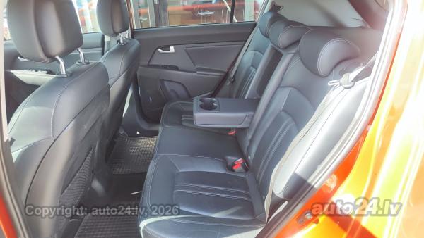 Orange Kia Sportage 2015 in Tallinn, with an engine capacity of 1.70 L and mileage of 153 thousand km for 8490 €, photo 6 on AUTOMOTO.COM.LV
