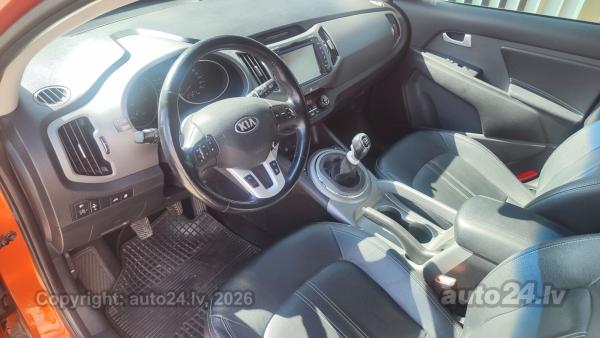 Orange Kia Sportage 2015 in Tallinn, with an engine capacity of 1.70 L and mileage of 153 thousand km for 8490 €, photo 8 on AUTOMOTO.COM.LV