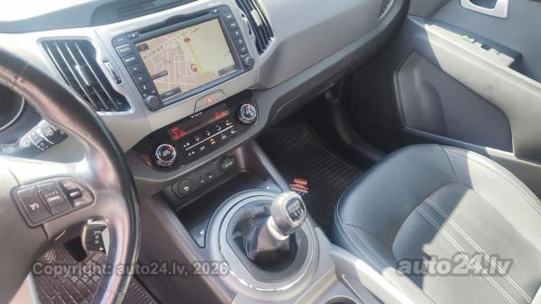 Orange Kia Sportage 2015 in Tallinn, with an engine capacity of 1.70 L and mileage of 153 thousand km for 8490 €, photo 9 on AUTOMOTO.COM.LV