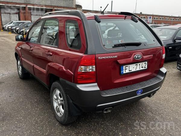 Красный Киа Sportage 2005 в Даугавпилс, объемом двигателя 2.00 л и пробегом 0 тыс. км за 2490 €, фото 4 на AUTOMOTO.COM.LV