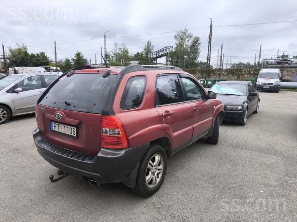 Red Kia Sportage 2006 in Riga, with an engine capacity of 2.00 L and mileage of 341 thousand km for 3000 €, photo 2 on AUTOMOTO.COM.LV
