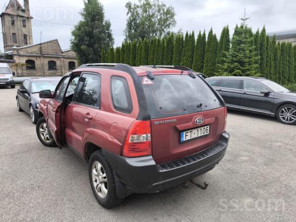 Red Kia Sportage 2006 in Riga, with an engine capacity of 2.00 L and mileage of 341 thousand km for 3000 €, photo 3 on AUTOMOTO.COM.LV