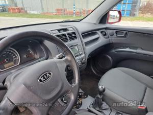 Red Kia Sportage 2010 in Tallinn, with an engine capacity of 2.00 L and mileage of 170 thousand km for 4000 €, photo 7 on AUTOMOTO.COM.LV