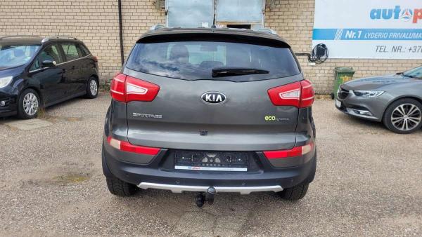 Sarkans Kia Sportage 2013 Telšiai, ar dzinēja tilpumu 1.69 L un nobraukumu 300 tūkst. km par 4950 €, foto 9 vietnē AUTOMOTO.COM.LV
