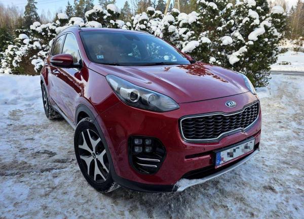 Red Kia Sportage 2016 in Utena, with an engine capacity of 1.59 L and mileage of 208 thousand km for 10300 €, photo 1 on AUTOMOTO.COM.LV