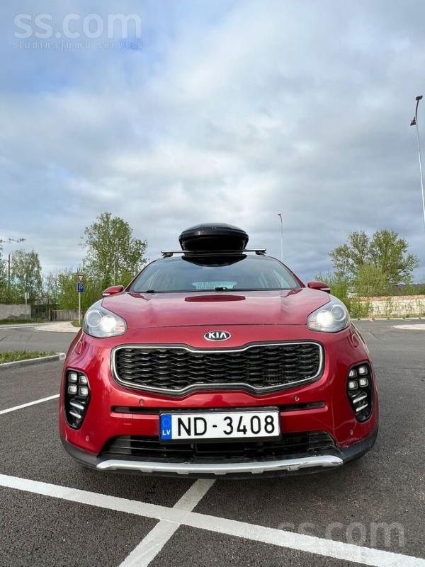 Red Kia Sportage 2016 in Jelgava, with an engine capacity of 2.00 L and mileage of 227 thousand km for 13800 €, photo 2 on AUTOMOTO.COM.LV
