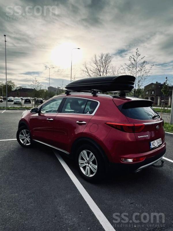 Red Kia Sportage 2016 in Jelgava, with an engine capacity of 2.00 L and mileage of 227 thousand km for 13800 €, photo 3 on AUTOMOTO.COM.LV