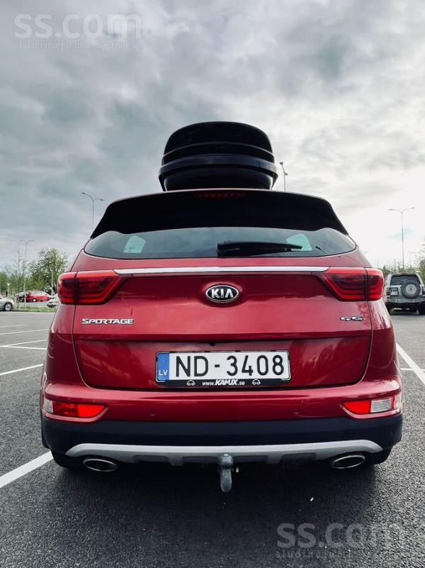 Red Kia Sportage 2016 in Jelgava, with an engine capacity of 2.00 L and mileage of 227 thousand km for 13800 €, photo 4 on AUTOMOTO.COM.LV