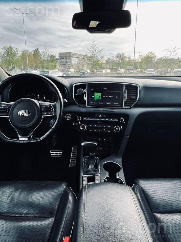 Red Kia Sportage 2016 in Jelgava, with an engine capacity of 2.00 L and mileage of 227 thousand km for 13800 €, photo 9 on AUTOMOTO.COM.LV