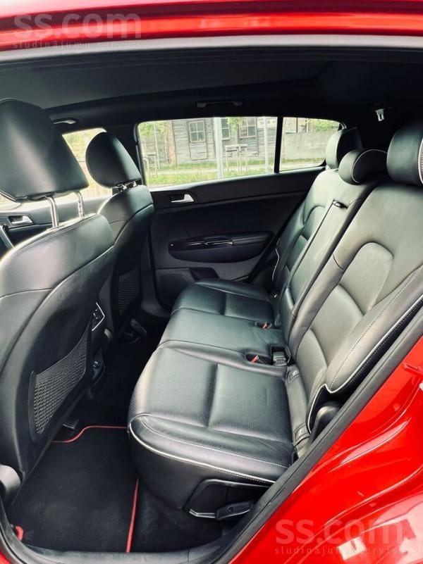 Red Kia Sportage 2016 in Jelgava, with an engine capacity of 2.00 L and mileage of 227 thousand km for 13800 €, photo 10 on AUTOMOTO.COM.LV