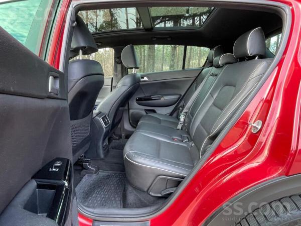 Red Kia Sportage 2016 in Riga, with an engine capacity of 2.00 L and mileage of 245 thousand km for 8600 €, photo 7 on AUTOMOTO.COM.LV