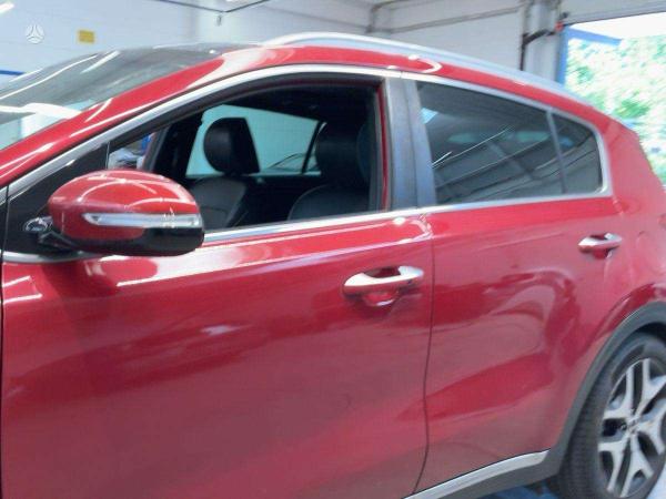 Red Kia Sportage 2016 in Vilnius, with an engine capacity of 1.59 L and mileage of 204 thousand km for 8500 €, photo 3 on AUTOMOTO.COM.LV