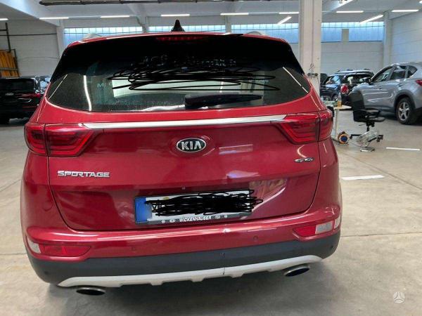 Red Kia Sportage 2016 in Vilnius, with an engine capacity of 1.59 L and mileage of 204 thousand km for 8500 €, photo 5 on AUTOMOTO.COM.LV