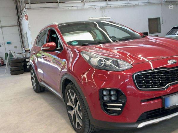 Red Kia Sportage 2016 in Vilnius, with an engine capacity of 1.59 L and mileage of 204 thousand km for 8500 €, photo 7 on AUTOMOTO.COM.LV