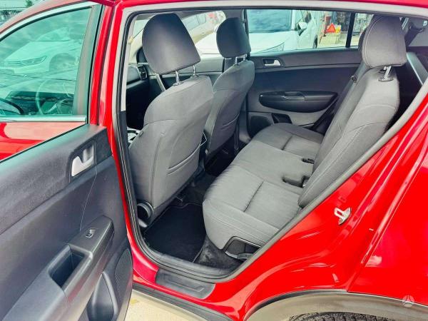 Red Kia Sportage 2016 in Kaunas, with an engine capacity of 1.60 L and mileage of 106 thousand km for 13200 €, photo 9 on AUTOMOTO.COM.LV