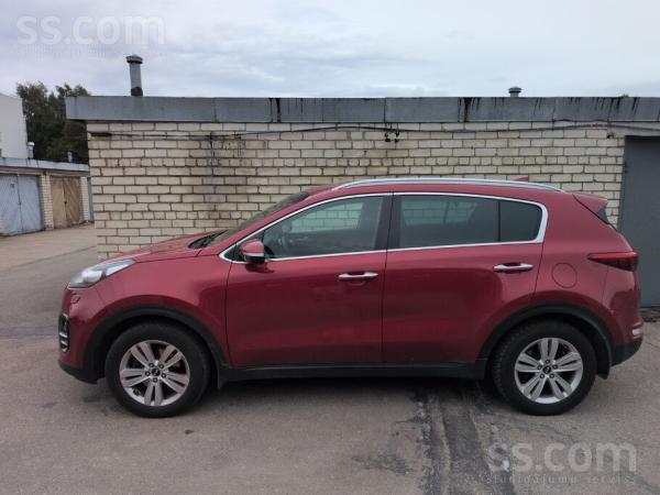 Red Kia Sportage 2016 in Riga, with an engine capacity of 1.70 L and mileage of 249 thousand km for 10000 €, photo 4 on AUTOMOTO.COM.LV