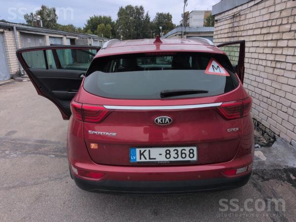 Red Kia Sportage 2016 in Riga, with an engine capacity of 1.70 L and mileage of 249 thousand km for 10000 €, photo 5 on AUTOMOTO.COM.LV