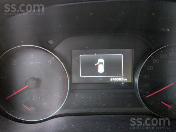 Red Kia Sportage 2016 in Riga, with an engine capacity of 1.70 L and mileage of 249 thousand km for 10000 €, photo 7 on AUTOMOTO.COM.LV