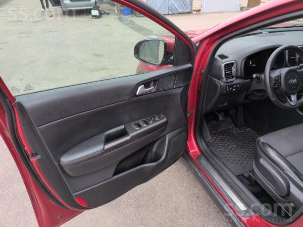 Red Kia Sportage 2016 in Riga, with an engine capacity of 1.70 L and mileage of 249 thousand km for 10000 €, photo 8 on AUTOMOTO.COM.LV