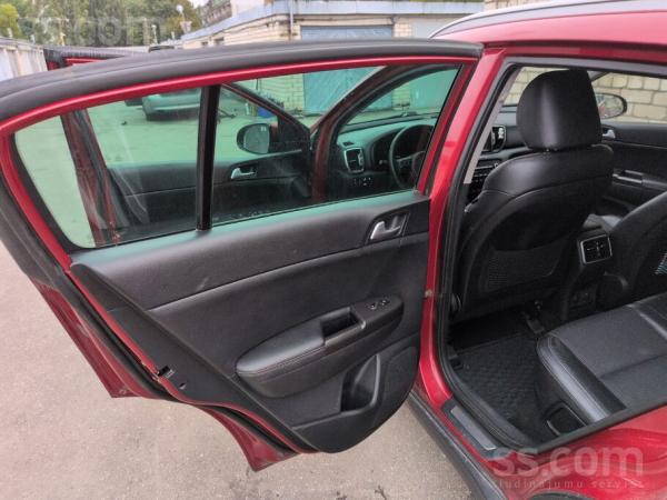 Red Kia Sportage 2016 in Riga, with an engine capacity of 1.70 L and mileage of 249 thousand km for 10000 €, photo 10 on AUTOMOTO.COM.LV