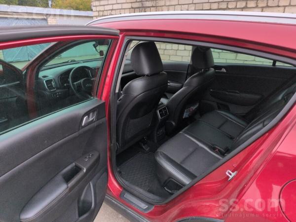 Red Kia Sportage 2016 in Riga, with an engine capacity of 1.70 L and mileage of 249 thousand km for 10000 €, photo 11 on AUTOMOTO.COM.LV