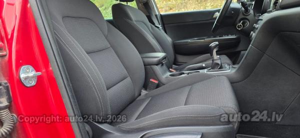 Red Kia Sportage 2017 in Rakvere, with an engine capacity of 1.70 L and mileage of 59 thousand km for 13990 €, photo 6 on AUTOMOTO.COM.LV
