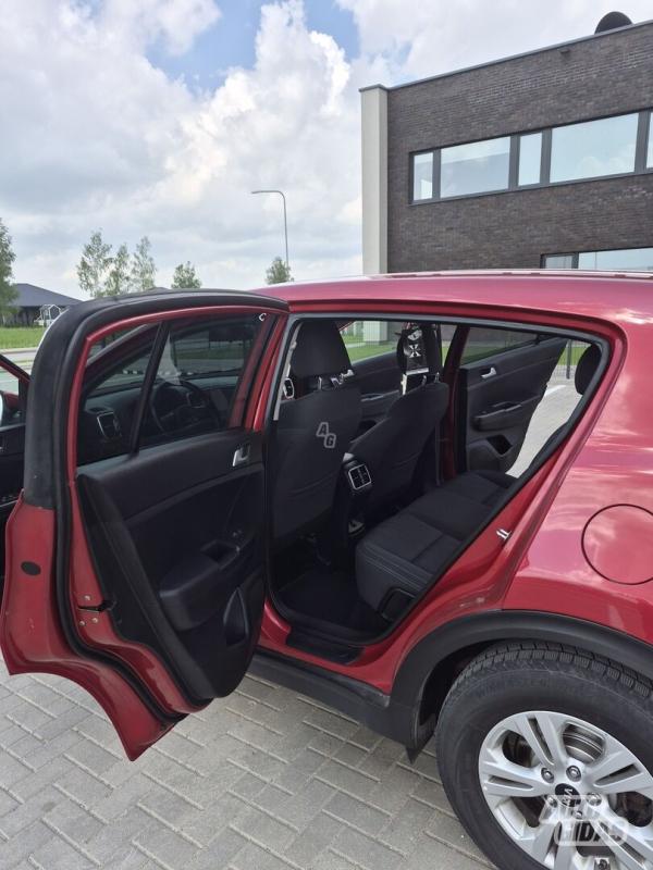 Red Kia Sportage 2017 in Kaunas, with an engine capacity of 1.60 L and mileage of 166 thousand km for 10200 €, photo 9 on AUTOMOTO.COM.LV