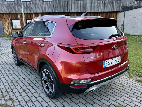 Красный Киа Sportage 2018 в Таураге, объемом двигателя 1.60 л и пробегом 140 тыс. км за 13900 €, фото 2 на AUTOMOTO.COM.LV