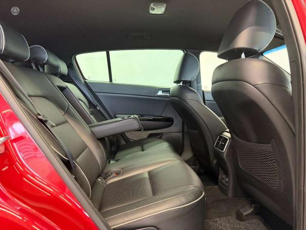 Red Kia Sportage 2018 in Kaunas, with an engine capacity of 1.59 L and mileage of 118 thousand km for 15500 €, photo 7 on AUTOMOTO.COM.LV