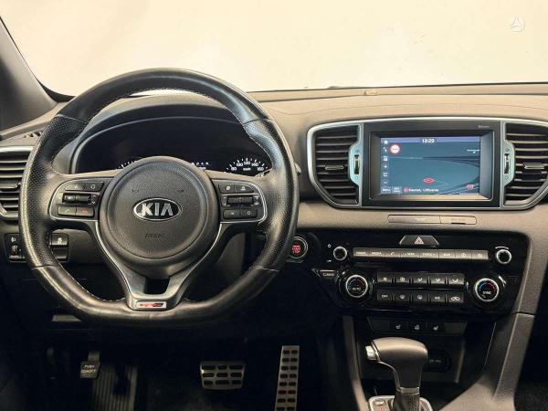 Red Kia Sportage 2018 in Kaunas, with an engine capacity of 1.59 L and mileage of 118 thousand km for 15500 €, photo 9 on AUTOMOTO.COM.LV